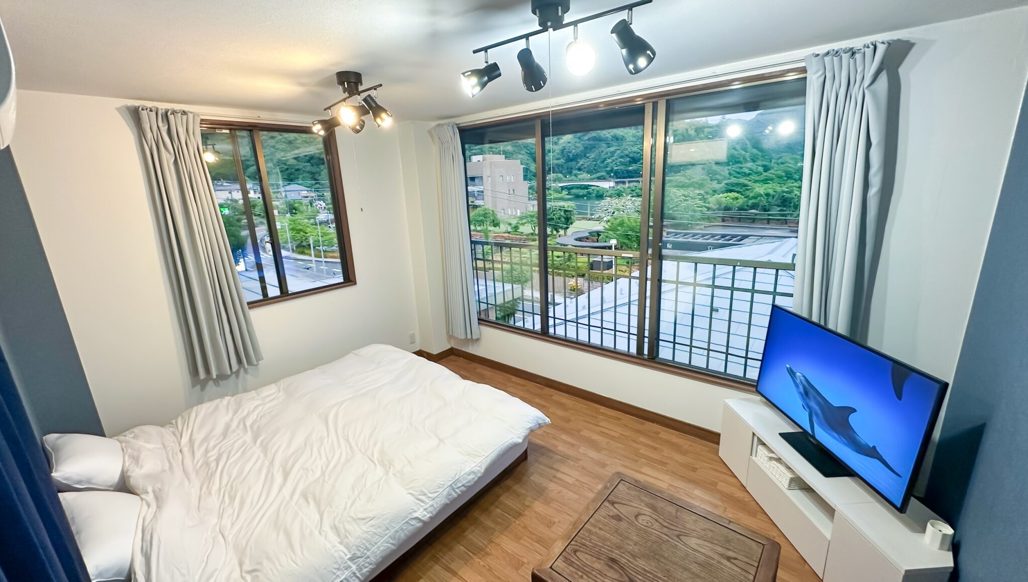 Tinkerbellプールパーティ公式ホームページ - 真夏の森に現れた、南の国への小旅行